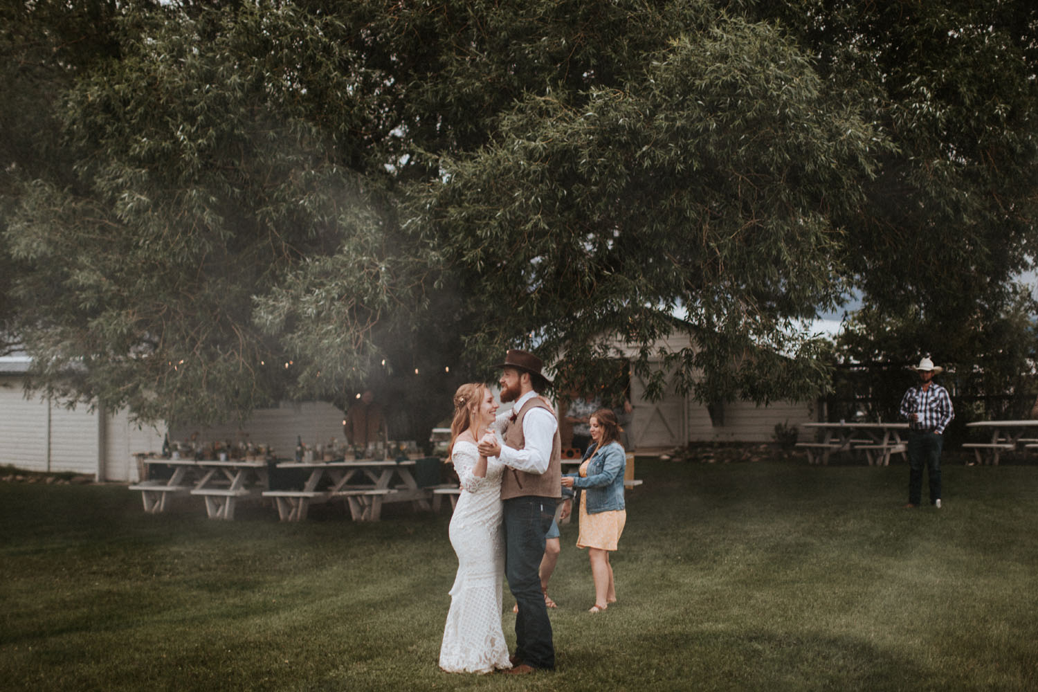 How to Find the Right Wedding Photographer